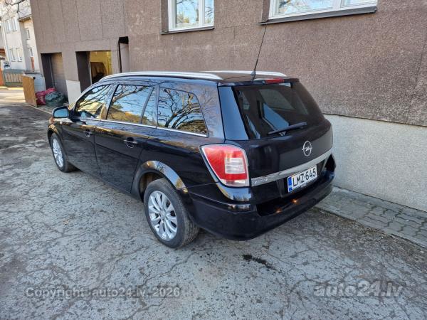Black Opel Astra 2009 in Tallinn, with an engine capacity of 1.60 L and mileage of 242 thousand km for 1750 €, photo 7 on AUTOMOTO.COM.LV
