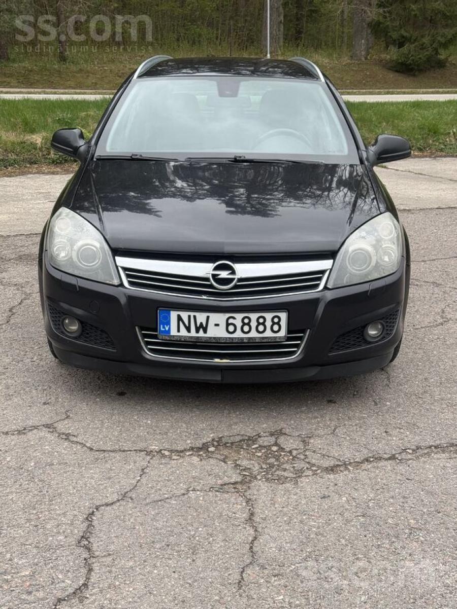 Melns Opel Astra 2009 Jelgava, ar dzinēja tilpumu 1.90 L un nobraukumu 430 tūkst. km par 1800 €, foto 3 vietnē AUTOMOTO.COM.LV