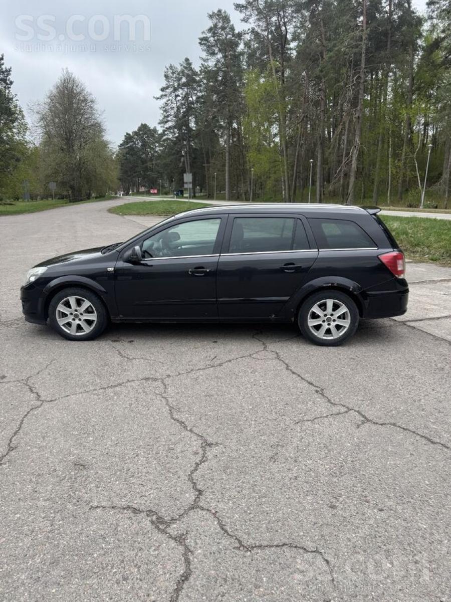 Melns Opel Astra 2009 Jelgava, ar dzinēja tilpumu 1.90 L un nobraukumu 430 tūkst. km par 1800 €, foto 4 vietnē AUTOMOTO.COM.LV
