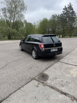 Melns Opel Astra 2009 Jelgava, ar dzinēja tilpumu 1.90 L un nobraukumu 430 tūkst. km par 1800 €, foto 5 vietnē AUTOMOTO.COM.LV