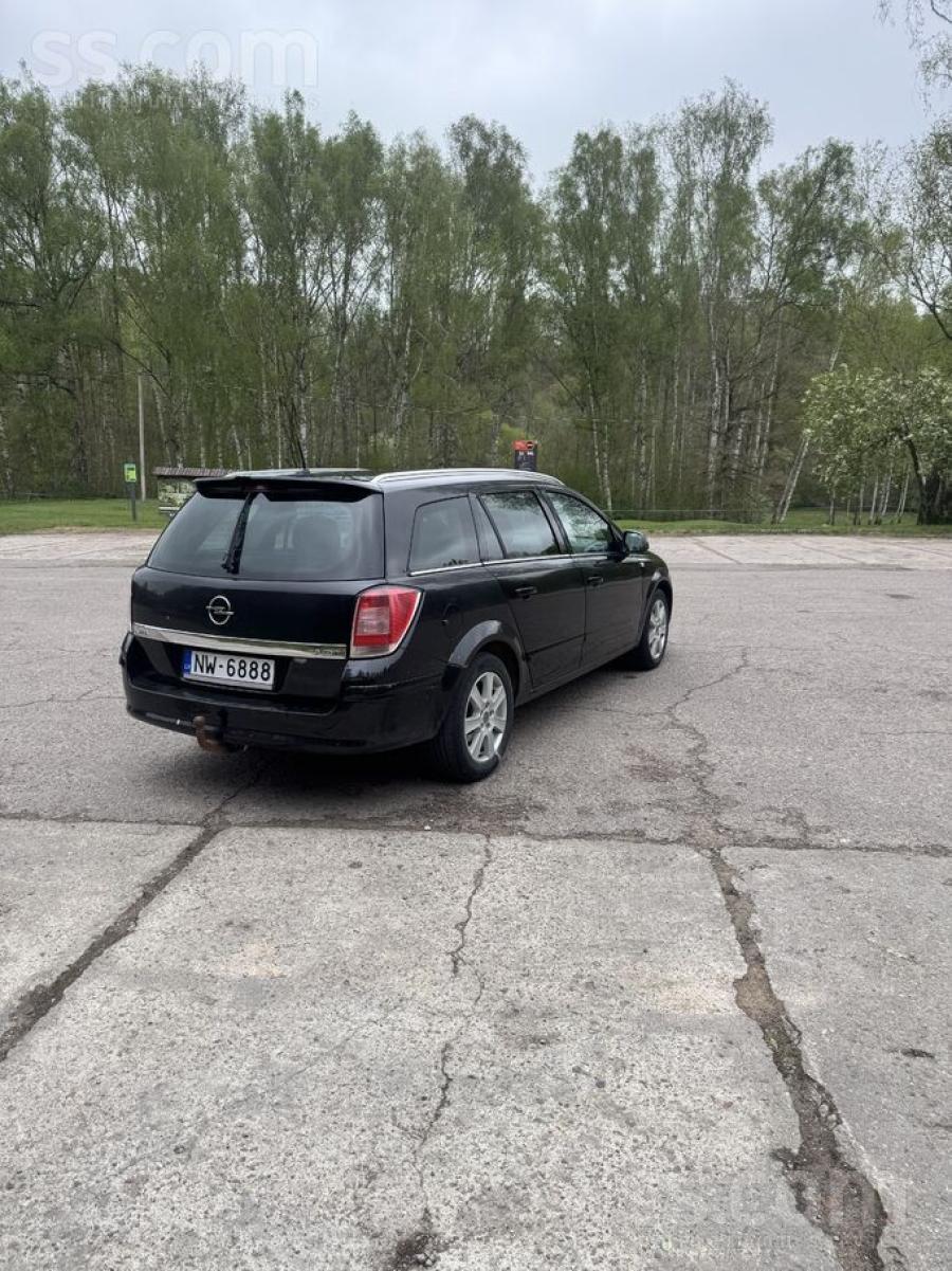 Melns Opel Astra 2009 Jelgava, ar dzinēja tilpumu 1.90 L un nobraukumu 430 tūkst. km par 1800 €, foto 7 vietnē AUTOMOTO.COM.LV