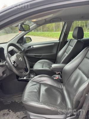 Melns Opel Astra 2009 Jelgava, ar dzinēja tilpumu 1.90 L un nobraukumu 430 tūkst. km par 1800 €, foto 11 vietnē AUTOMOTO.COM.LV