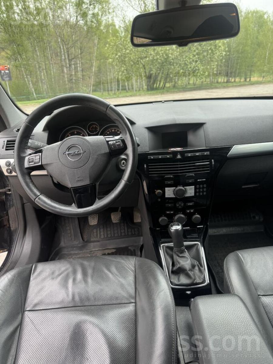 Melns Opel Astra 2009 Jelgava, ar dzinēja tilpumu 1.90 L un nobraukumu 430 tūkst. km par 1800 €, foto 13 vietnē AUTOMOTO.COM.LV