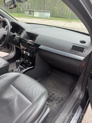Melns Opel Astra 2009 Jelgava, ar dzinēja tilpumu 1.90 L un nobraukumu 430 tūkst. km par 1800 €, foto 17 vietnē AUTOMOTO.COM.LV