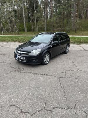 Melns Opel Astra 2009 Jelgava, ar dzinēja tilpumu 1.90 L un nobraukumu 430 tūkst. km par 1150 €, foto  vietnē AUTOMOTO.COM.LV