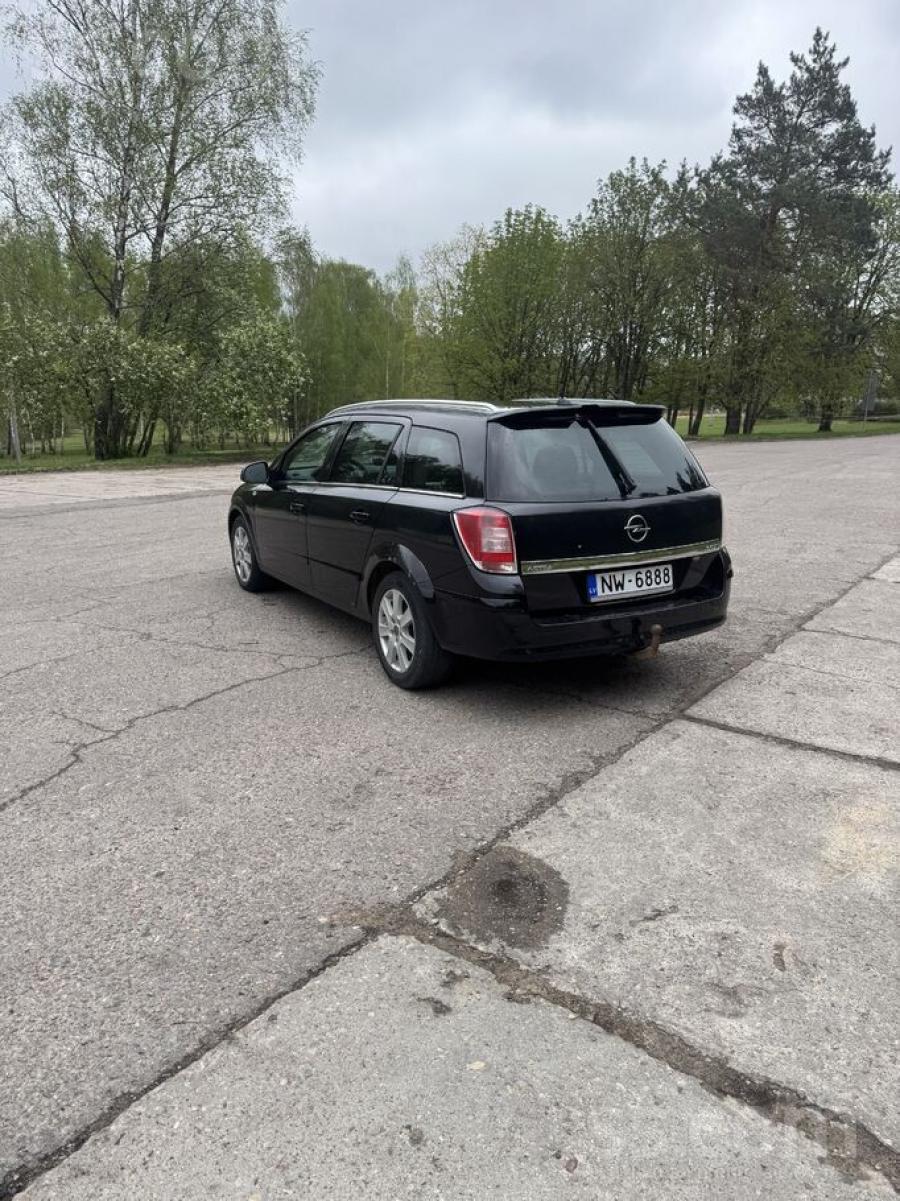 Melns Opel Astra 2009 Jelgava, ar dzinēja tilpumu 1.90 L un nobraukumu 430 tūkst. km par 1150 €, foto 5 vietnē AUTOMOTO.COM.LV