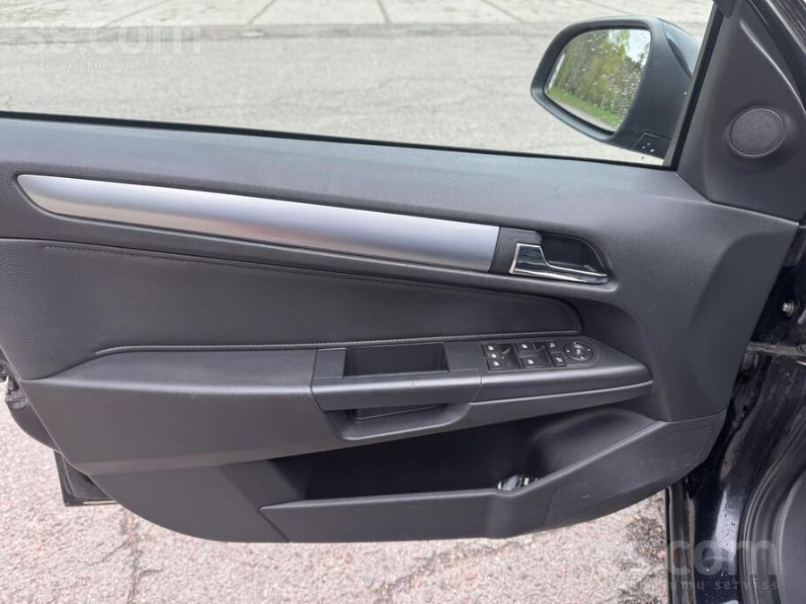 Melns Opel Astra 2009 Jelgava, ar dzinēja tilpumu 1.90 L un nobraukumu 430 tūkst. km par 1150 €, foto 10 vietnē AUTOMOTO.COM.LV