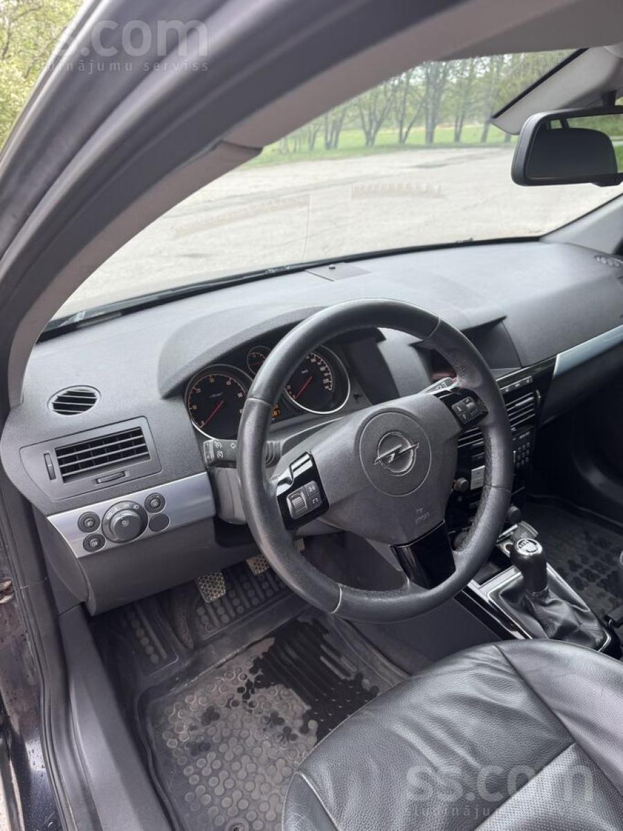 Melns Opel Astra 2009 Jelgava, ar dzinēja tilpumu 1.90 L un nobraukumu 430 tūkst. km par 1150 €, foto 12 vietnē AUTOMOTO.COM.LV