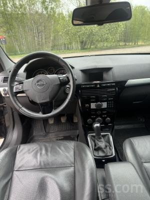 Melns Opel Astra 2009 Jelgava, ar dzinēja tilpumu 1.90 L un nobraukumu 430 tūkst. km par 1150 €, foto 13 vietnē AUTOMOTO.COM.LV
