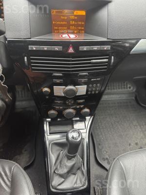 Melns Opel Astra 2009 Jelgava, ar dzinēja tilpumu 1.90 L un nobraukumu 430 tūkst. km par 1150 €, foto 15 vietnē AUTOMOTO.COM.LV