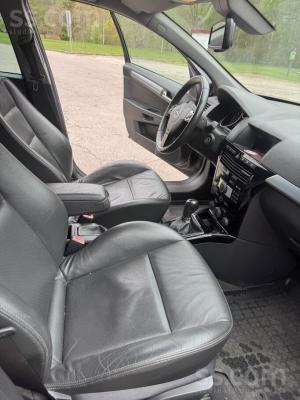 Melns Opel Astra 2009 Jelgava, ar dzinēja tilpumu 1.90 L un nobraukumu 430 tūkst. km par 1150 €, foto 16 vietnē AUTOMOTO.COM.LV