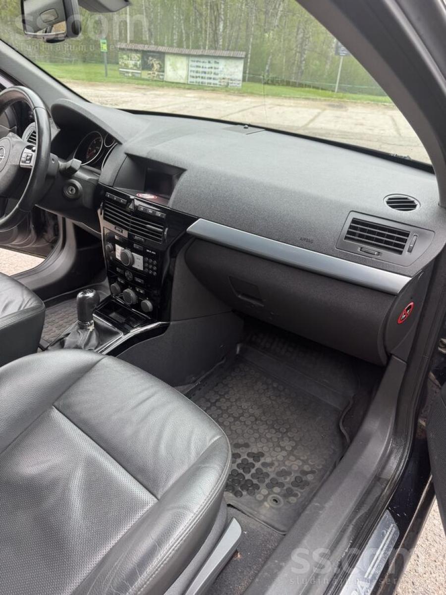 Melns Opel Astra 2009 Jelgava, ar dzinēja tilpumu 1.90 L un nobraukumu 430 tūkst. km par 1150 €, foto 17 vietnē AUTOMOTO.COM.LV