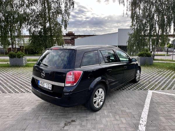 Black Opel Astra 2009 in Kaunas, with an engine capacity of 1.91 L and mileage of 278 thousand km for 1120 €, photo 6 on AUTOMOTO.COM.LV