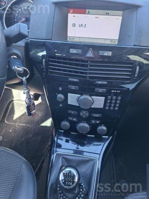 Black Opel Astra 2009 in Aizkraukle, with an engine capacity of 1.70 L and mileage of 285 thousand km for 200 €, photo  on AUTOMOTO.COM.LV