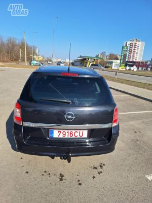 Black Opel Astra 2010 in Kaunas, with an engine capacity of 1.60 L and mileage of 170 thousand km for 2550 €, photo 9 on AUTOMOTO.COM.LV
