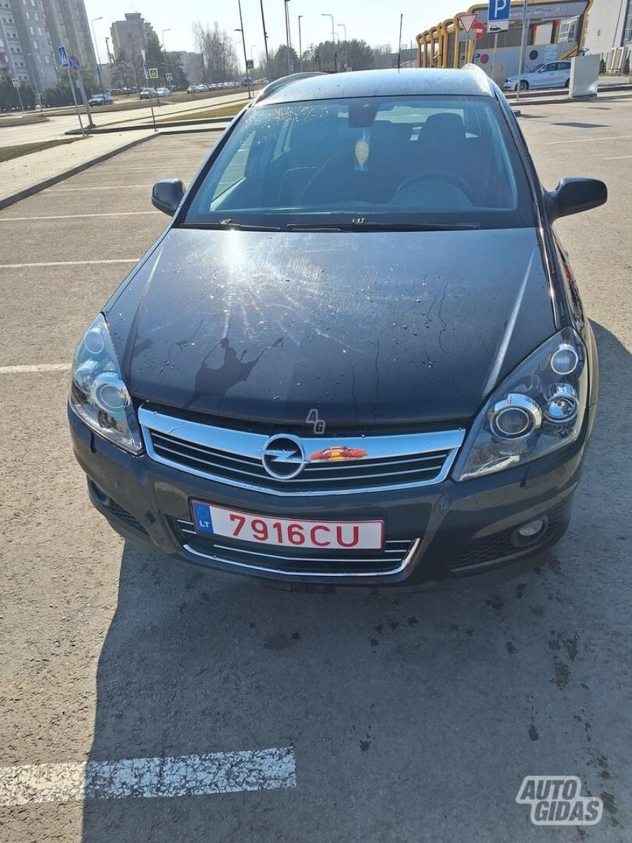 Black Opel Astra 2010 in Kaunas, with an engine capacity of 1.60 L and mileage of 170 thousand km for 2550 €, photo 10 on AUTOMOTO.COM.LV