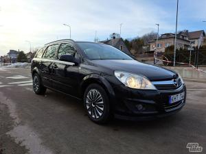 Black Opel Astra 2010 in Telschi, with an engine capacity of 1.90 L and mileage of 183 thousand km for 1300 €, photo  on AUTOMOTO.COM.LV