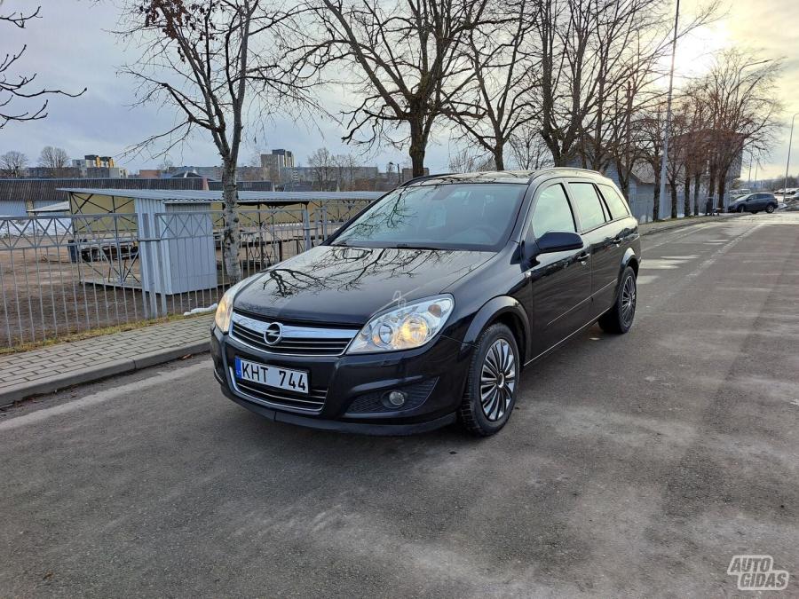 Melns Opel Astra 2010 Telšiai, ar dzinēja tilpumu 1.90 L un nobraukumu 183 tūkst. km par 1300 €, foto 4 vietnē AUTOMOTO.COM.LV