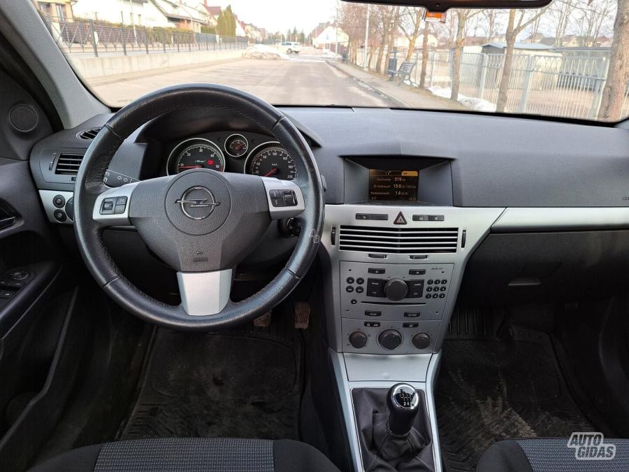 Melns Opel Astra 2010 Telšiai, ar dzinēja tilpumu 1.90 L un nobraukumu 183 tūkst. km par 1300 €, foto 11 vietnē AUTOMOTO.COM.LV