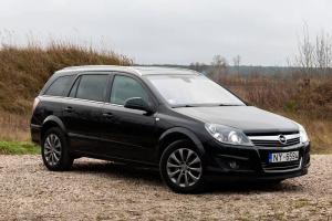 Black Opel Astra 2010 in Riga, with an engine capacity of 1.70 L and mileage of 240 thousand km for 3995 €, photo  on AUTOMOTO.COM.LV