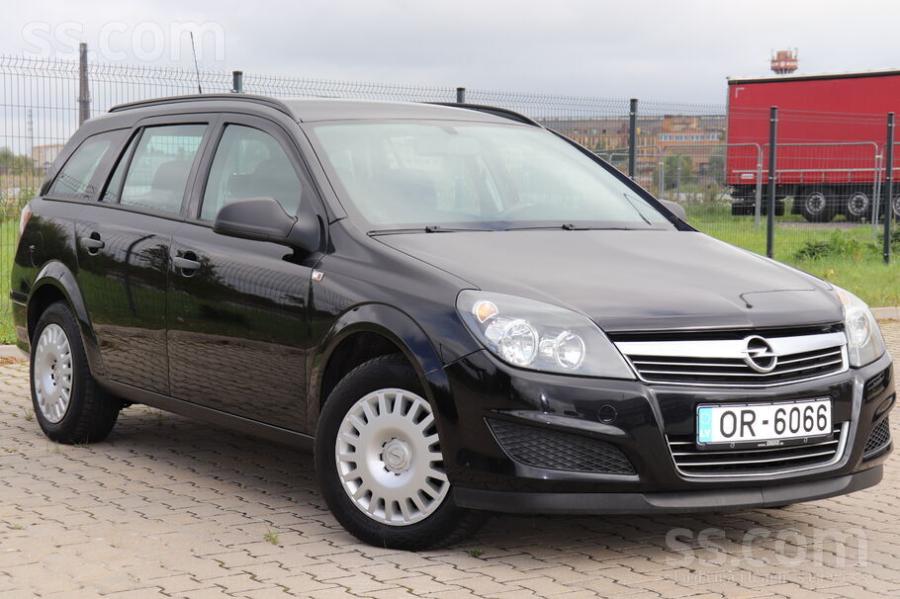 Black Opel Astra 2010 in Riga, with an engine capacity of 1.70 L and mileage of 271 thousand km for 3300 €, photo 3 on AUTOMOTO.COM.LV