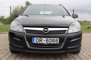Black Opel Astra 2010 in Riga, with an engine capacity of 1.70 L and mileage of 271 thousand km for 3300 €, photo 4 on AUTOMOTO.COM.LV