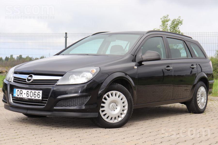Black Opel Astra 2010 in Riga, with an engine capacity of 1.70 L and mileage of 271 thousand km for 3300 €, photo 5 on AUTOMOTO.COM.LV