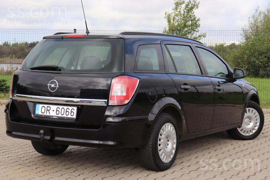 Black Opel Astra 2010 in Riga, with an engine capacity of 1.70 L and mileage of 271 thousand km for 3300 €, photo 9 on AUTOMOTO.COM.LV