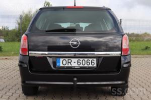 Black Opel Astra 2010 in Riga, with an engine capacity of 1.70 L and mileage of 271 thousand km for 3300 €, photo 10 on AUTOMOTO.COM.LV