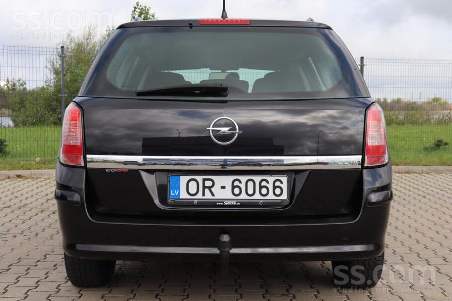 Black Opel Astra 2010 in Riga, with an engine capacity of 1.70 L and mileage of 271 thousand km for 3300 €, photo 10 on AUTOMOTO.COM.LV