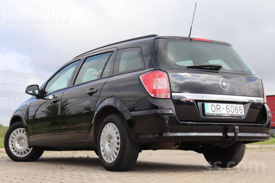Black Opel Astra 2010 in Riga, with an engine capacity of 1.70 L and mileage of 271 thousand km for 3300 €, photo 11 on AUTOMOTO.COM.LV