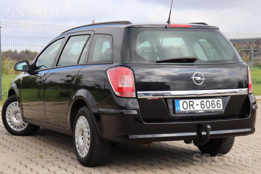Black Opel Astra 2010 in Riga, with an engine capacity of 1.70 L and mileage of 271 thousand km for 3300 €, photo 12 on AUTOMOTO.COM.LV