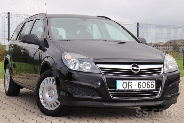 Black Opel Astra 2010 in Riga, with an engine capacity of 1.70 L and mileage of 271 thousand km for 3300 €, photo 1 on AUTOMOTO.COM.LV