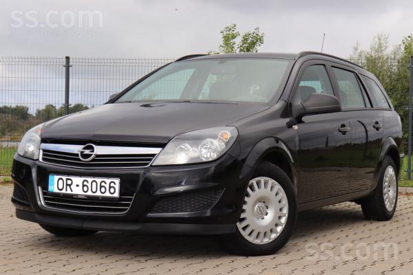 Black Opel Astra 2010 in Riga, with an engine capacity of 1.70 L and mileage of 271 thousand km for 3300 €, photo 6 on AUTOMOTO.COM.LV