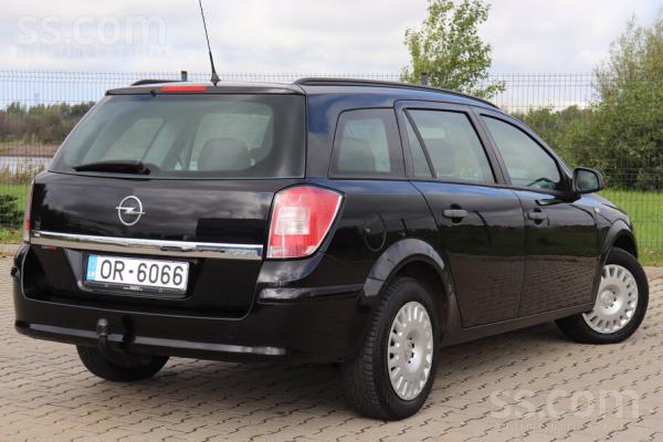 Black Opel Astra 2010 in Riga, with an engine capacity of 1.70 L and mileage of 271 thousand km for 3300 €, photo 9 on AUTOMOTO.COM.LV