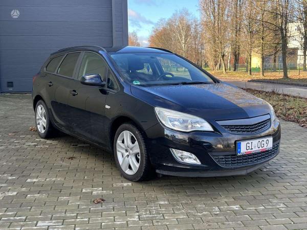 Black Opel Astra 2011 in Kaunas, with an engine capacity of 1.69 L and mileage of 208 thousand km for 3450 €, photo 2 on AUTOMOTO.COM.LV
