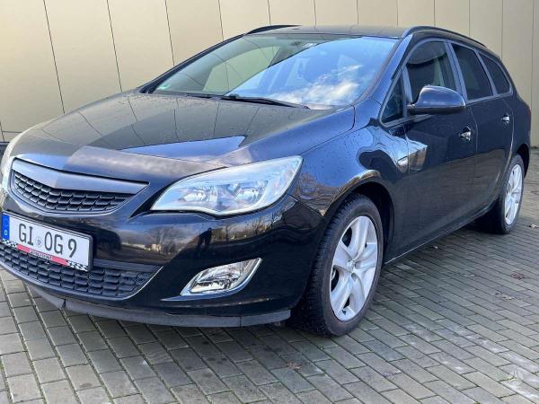 Black Opel Astra 2011 in Kaunas, with an engine capacity of 1.69 L and mileage of 208 thousand km for 3450 €, photo 3 on AUTOMOTO.COM.LV
