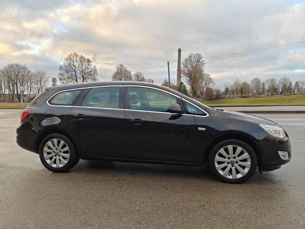 Black Opel Astra 2011 in Taurage, with an engine capacity of 1.96 L and mileage of 236 thousand km for 3100 €, photo 5 on AUTOMOTO.COM.LV