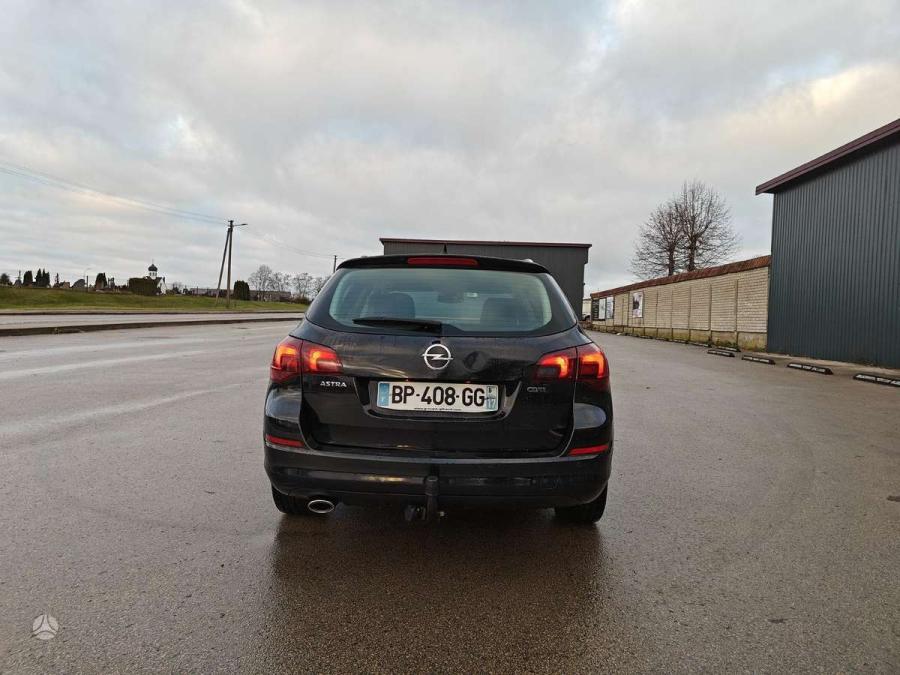 Black Opel Astra 2011 in Taurage, with an engine capacity of 1.96 L and mileage of 236 thousand km for 3100 €, photo 8 on AUTOMOTO.COM.LV