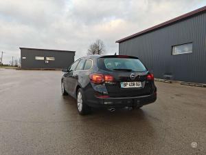 Black Opel Astra 2011 in Taurage, with an engine capacity of 1.96 L and mileage of 236 thousand km for 3100 €, photo 9 on AUTOMOTO.COM.LV