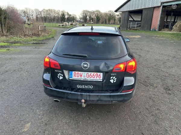 Black Opel Astra 2011 in Kaunas, with an engine capacity of 1.96 L and mileage of 290 thousand km for 2650 €, photo 4 on AUTOMOTO.COM.LV