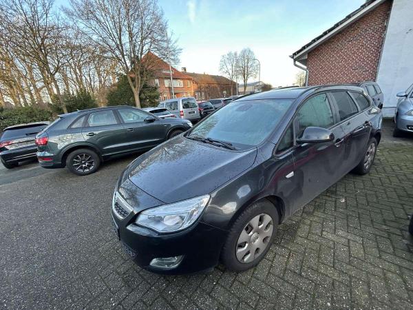 Black Opel Astra 2011 in Kaunas, with an engine capacity of 1.96 L and mileage of 290 thousand km for 2650 €, photo 10 on AUTOMOTO.COM.LV