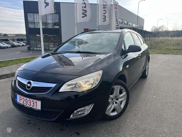 Black Opel Astra 2011 in Vilnius, with an engine capacity of 1.40 L and mileage of 237 thousand km for 3950 €, photo 1 on AUTOMOTO.COM.LV