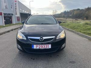 Black Opel Astra 2011 in Vilnius, with an engine capacity of 1.40 L and mileage of 237 thousand km for 3950 €, photo 2 on AUTOMOTO.COM.LV