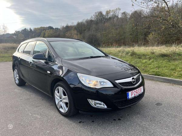 Black Opel Astra 2011 in Vilnius, with an engine capacity of 1.40 L and mileage of 237 thousand km for 3950 €, photo 3 on AUTOMOTO.COM.LV