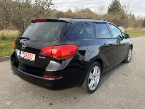 Black Opel Astra 2011 in Vilnius, with an engine capacity of 1.40 L and mileage of 237 thousand km for 3950 €, photo 5 on AUTOMOTO.COM.LV