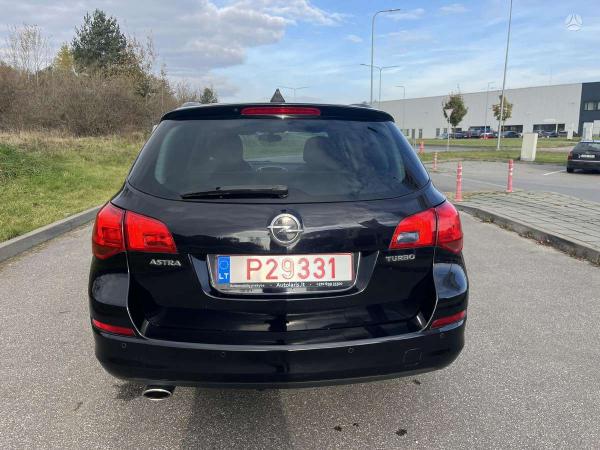 Black Opel Astra 2011 in Vilnius, with an engine capacity of 1.40 L and mileage of 237 thousand km for 3950 €, photo 6 on AUTOMOTO.COM.LV