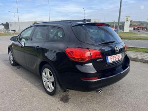 Black Opel Astra 2011 in Vilnius, with an engine capacity of 1.40 L and mileage of 237 thousand km for 3950 €, photo 7 on AUTOMOTO.COM.LV