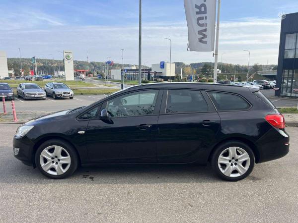 Black Opel Astra 2011 in Vilnius, with an engine capacity of 1.40 L and mileage of 237 thousand km for 3950 €, photo 8 on AUTOMOTO.COM.LV