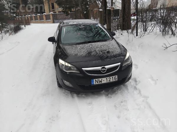 Melns Opel Astra 2011 Rīga, ar dzinēja tilpumu 1.70 L un nobraukumu 279 tūkst. km par 2600 €, foto 1 vietnē AUTOMOTO.COM.LV